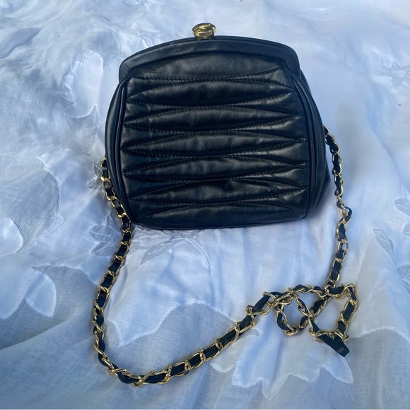 Bechamel | Bags | Vintage Bechamel Black Quilted Chain Crossbody Clasp ...